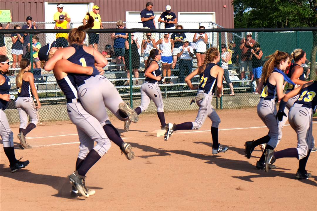 IN PICTURES: Whiteford softball advances to state semifinal - The Blade