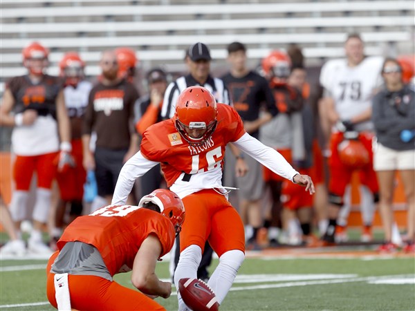 BG football players perform for NFL scouts | The Blade