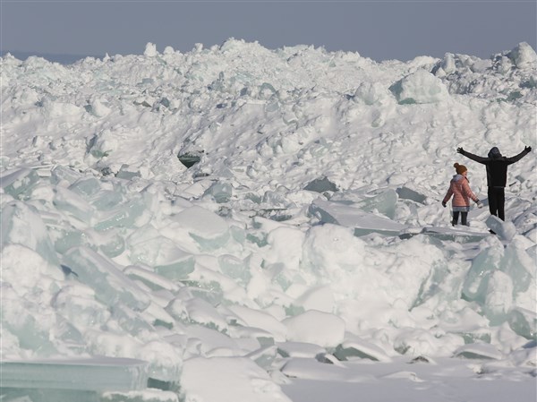 'Ice mountains' draw visitors to Port Clinton shoreline | The Blade