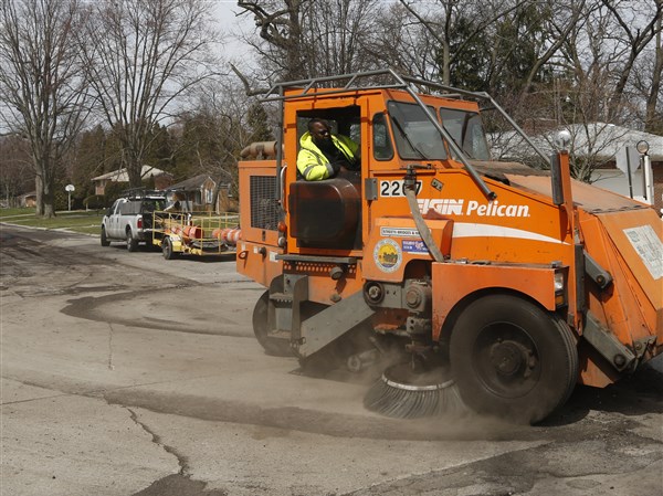 Crews begin 'mill and fill' repairs along West Toledo's residential ...