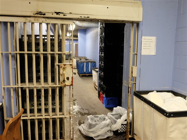 Grand jury gets up close look at jail conditions | The Blade