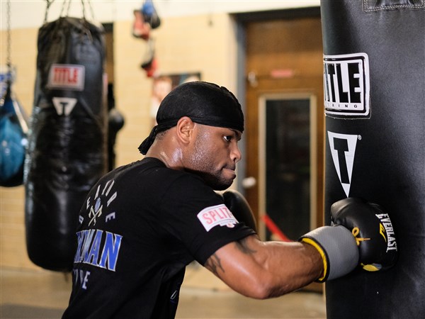 Toledo firefighter DeAndre Ware burns to reach top of boxing world ...