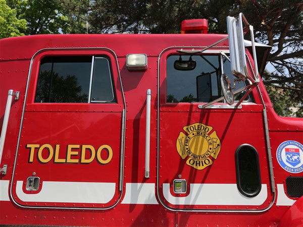 Toledo firefighters respond to underground vault fire | The Blade