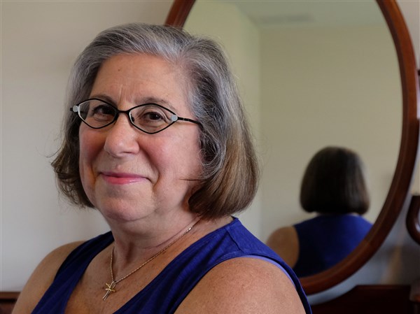 Graying gracefully: More women prefer not to deal with dye | The Blade