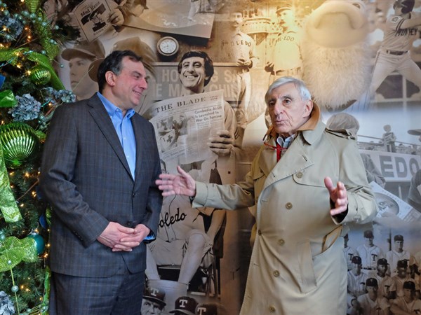 Favorite son Farr swings through hometown | The Blade