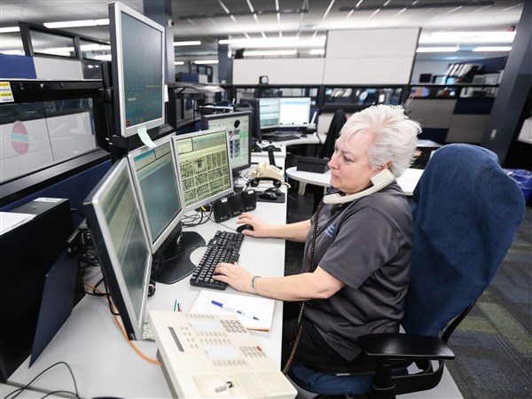 Officials look at consolidating 911 into one agency in Lucas County ...
