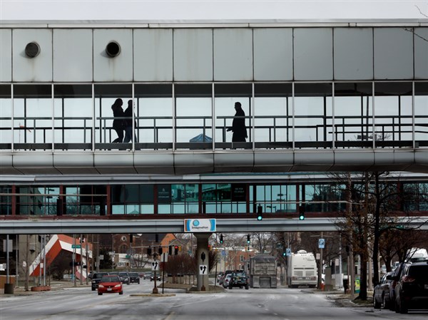 Suspended walkway a vestige of '80s urban vision | The Blade