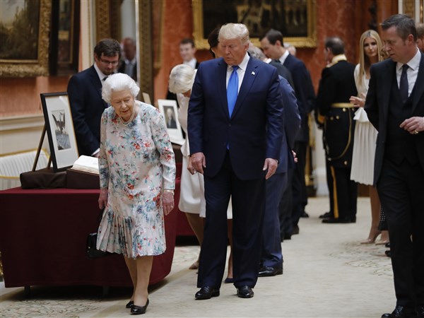 Trump meets queen, escalates feud with London mayor | The Blade