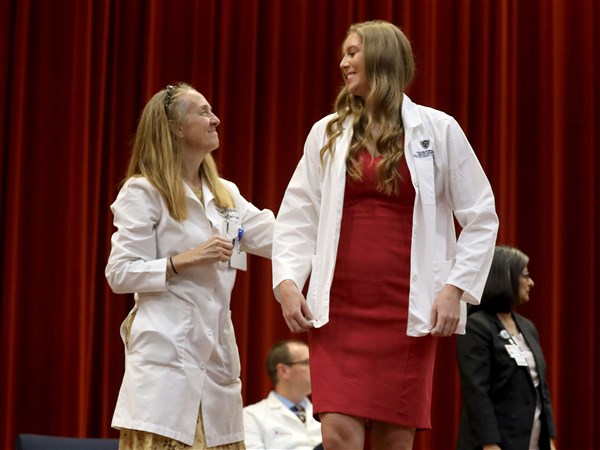 Future doctors begin medical journey with white coat ceremony | The Blade