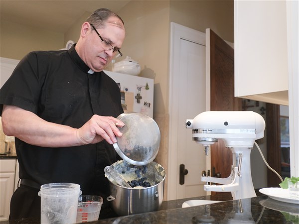 Baking for the masses: Toledo priests feed souls with sweet treats ...