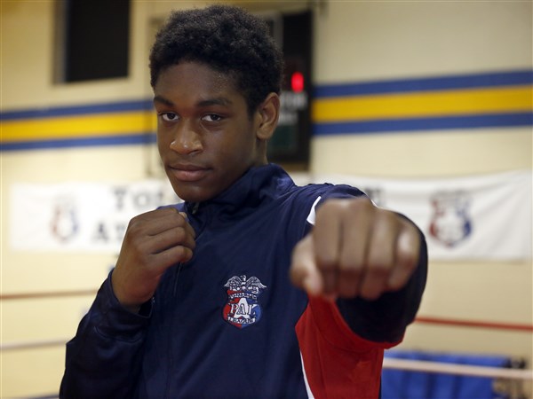 Toledo boxer Anderson improves to 4-0 with 3rd-round TKO | The Blade