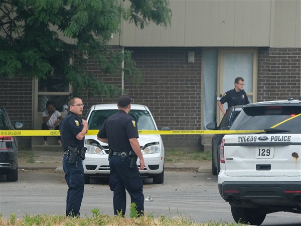 Man Fatally Shot In Central Toledo Identified As Son Of Monday S Fatal