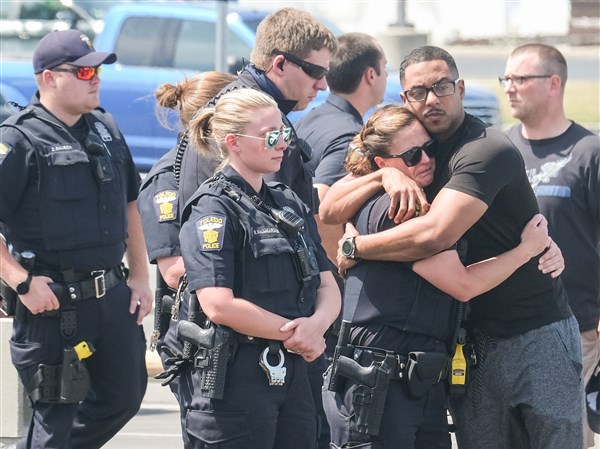 Photo Gallery: Community mourns fallen Toledo Police officer | The Blade