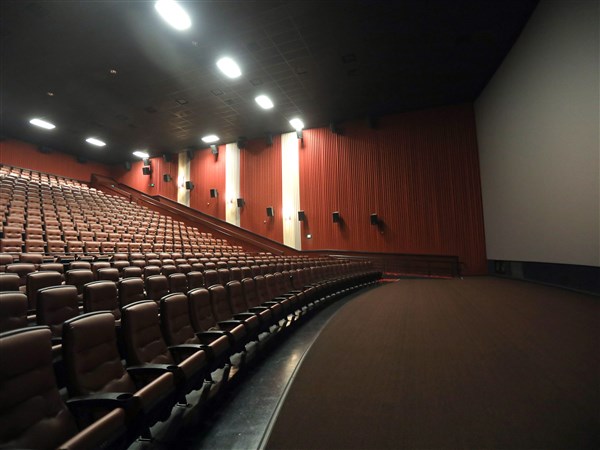 Major movie theater chains unveil a $2.2 billion makeover plan | The Blade