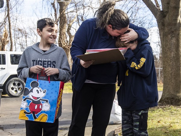 Team Johnson Trolley delivers presents to families in need | The Blade