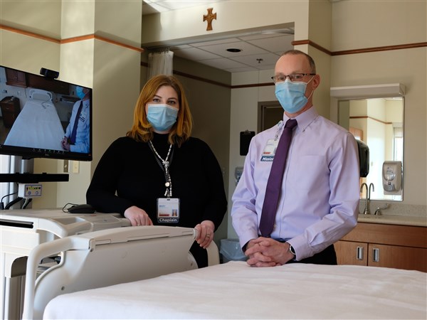 Frontline ministry: Hospital chaplains adjust how, not what, they do ...