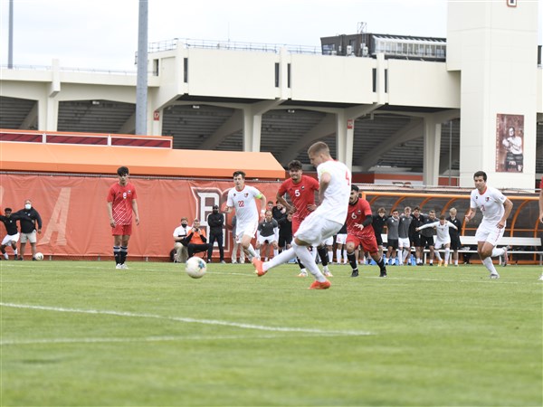 BGSU men's soccer captures MAC title with win in regular-season finale ...