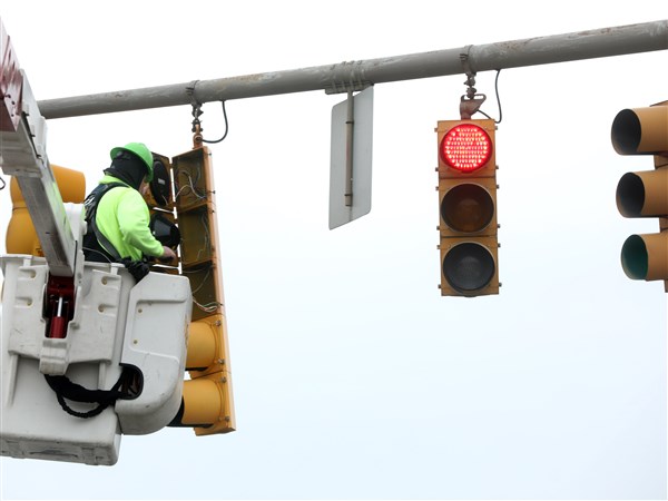 ODOT plans to remove traffic signal at airport exit | The Blade