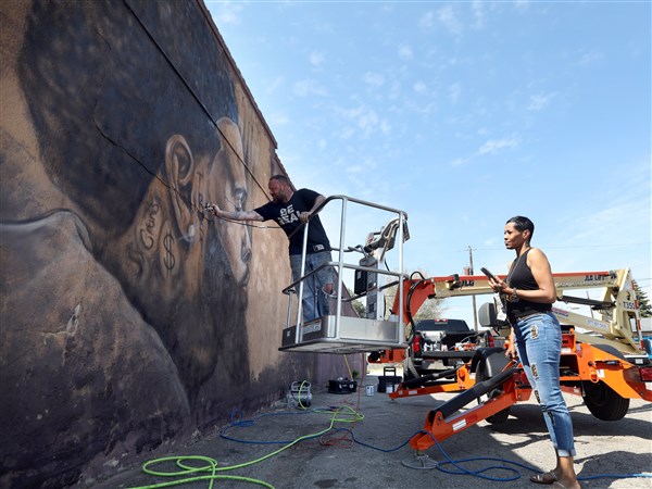 DeDe Porter mural meant to symbolize peace amid year of rampant gun ...