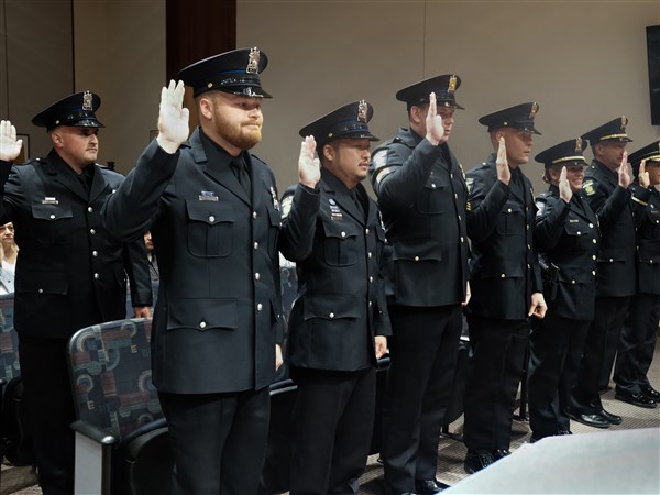 Toledo police promote 8 to leadership roles | The Blade