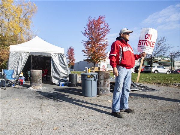 Toledo's Stericycle workers on strike for one month as negotiations ...