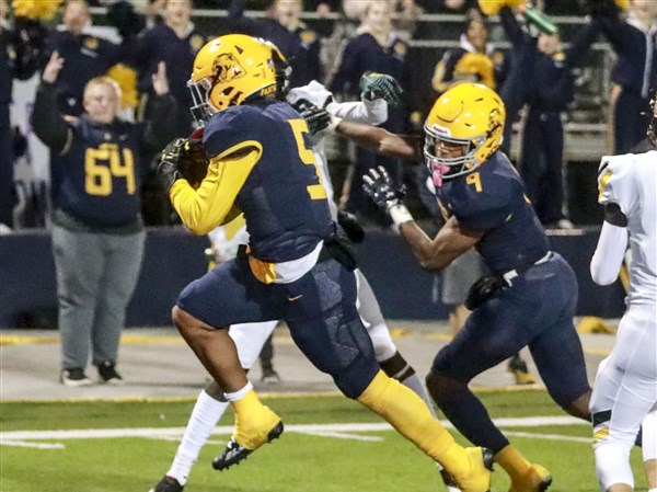 Whitmer advances with big plays led by special night from Jayden Gibson ...