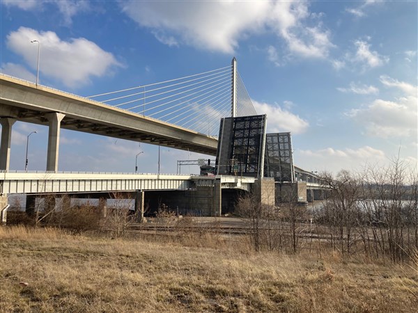 Craig Memorial Bridge blocked by malfunction | The Blade