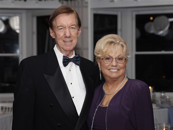 Hendel: Lights, cameras and cocktails set the stage for holiday dinner ...