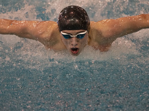 Buff swims to junior national championship in 50 freestyle | The Blade