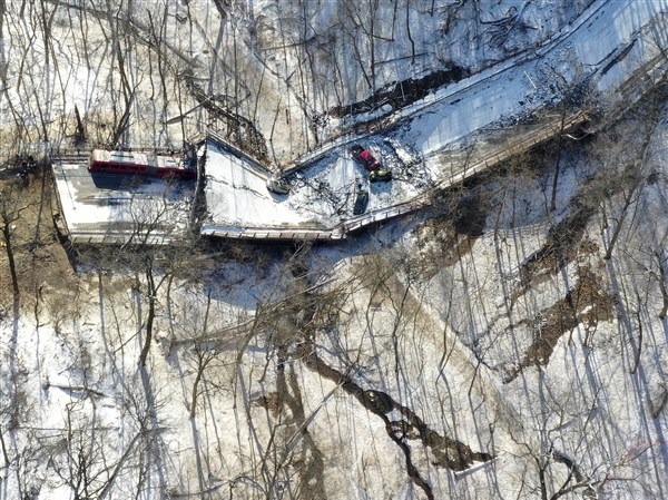 Study of Pittsburgh bridge collapse looking at leg fractures | The Blade