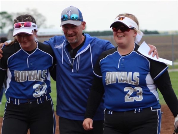 Matt Hoiles retires from coaching Elmwood softball | The Blade