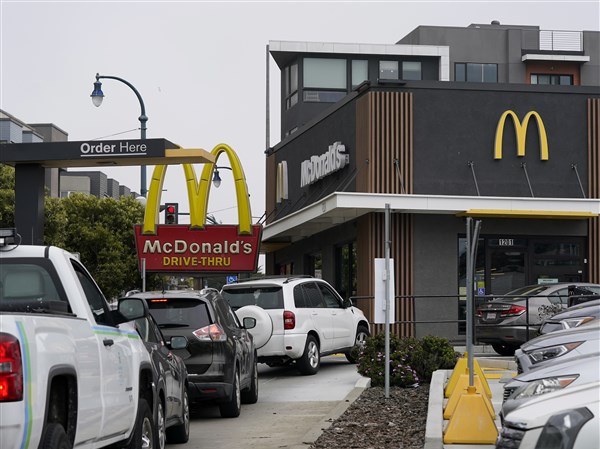 Fast-food restaurant sets new mark as 23 customers in a row 'pay it ...