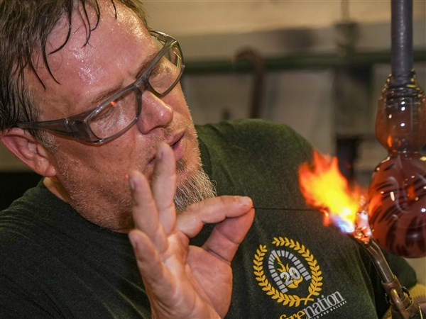 Private glass studios find their own market | The Blade