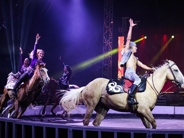 Performers go wild in a modern circus at the Toledo Speedway | The Blade