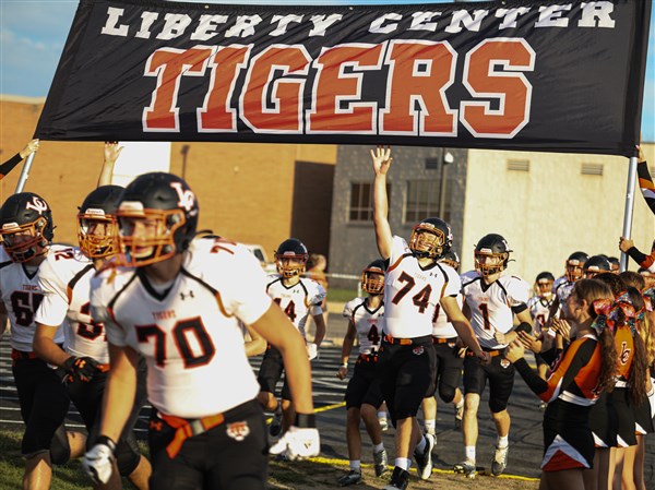 AP football rankings: 4 area teams in 1st Division V poll of season ...