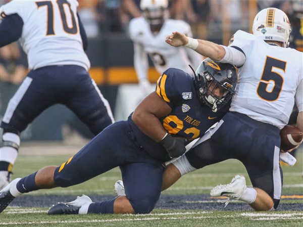 Rare Bird: Devan Rogers plays role on offensive and defensive lines ...