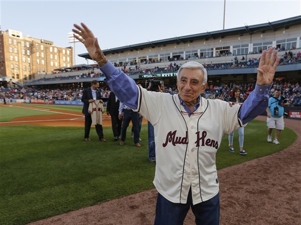 Toledoan Jamie Farr looks back on 50th anniversary of 'M*A*S*H' | The Blade