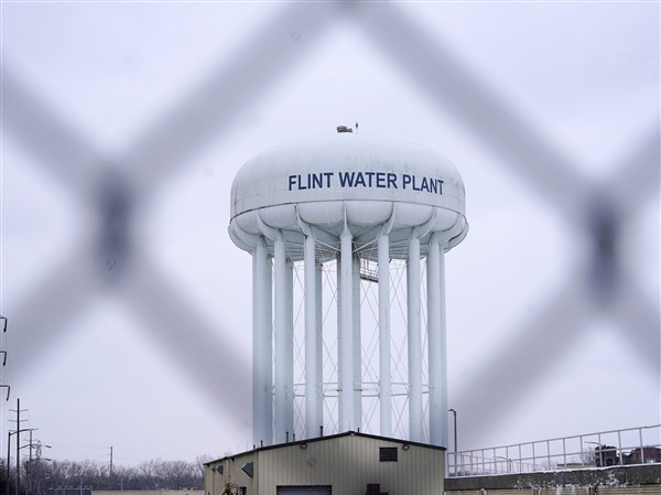 Judge tosses charges against 7 people in Flint water crisis | The Blade