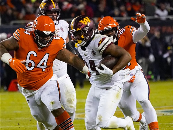 Muffed punt, Robinson TD lift Commanders over Bears 12-7 | The Blade