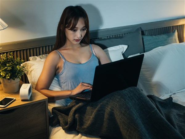 A new study suggests going to bed early may be a benefit to your health ...