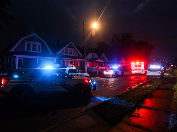 Four people including 17-year-old injured in South Toledo shootings ...