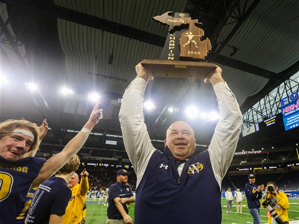 Back on top: Whiteford football wins Division 8 state championship ...