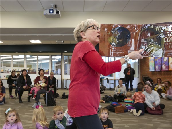 Librarians pick books when children, families come to read aloud | The ...