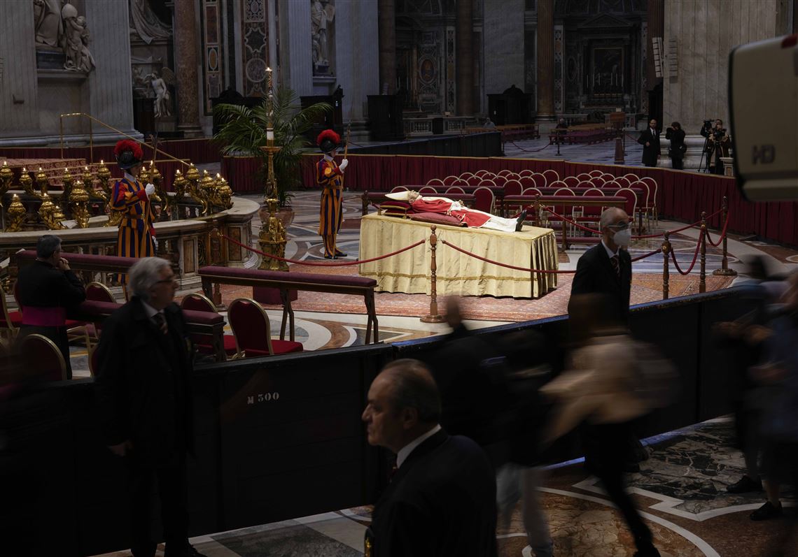 VATICAN IN MOURNING: THE STILL FORM OF POPE EMERITUS BENEDICT XVI ...