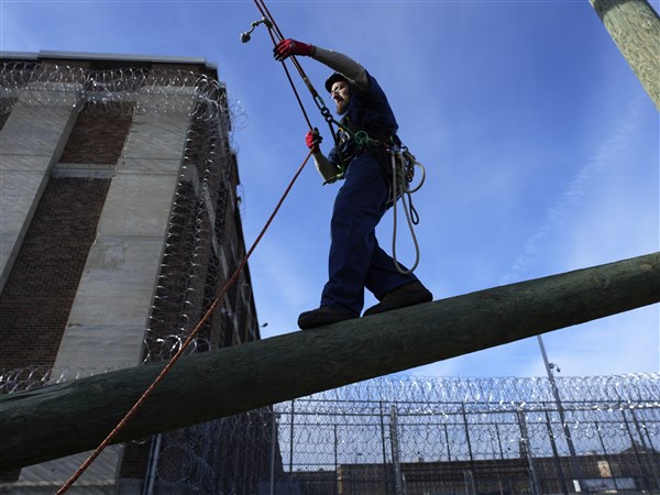 Michigan program trains prisoners to trim around power lines | The Blade