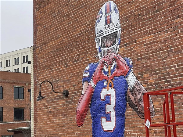 Bills' Hamlin attends 1st game since collapse, waves to fans | The Blade