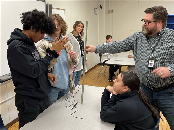 Students participate in interactive STEM event | The Blade