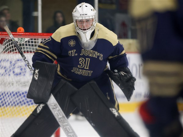 St. John's hockey goalie Lojewski stands tall in net | The Blade
