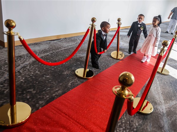 Tiny dancers: Prom invites preschoolers to dress up, bust a move | The ...