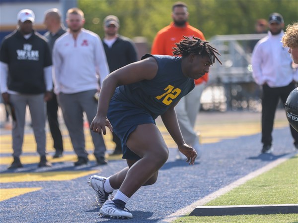 Whitmer standout lineman Lowe quickly finds success, passion in ...